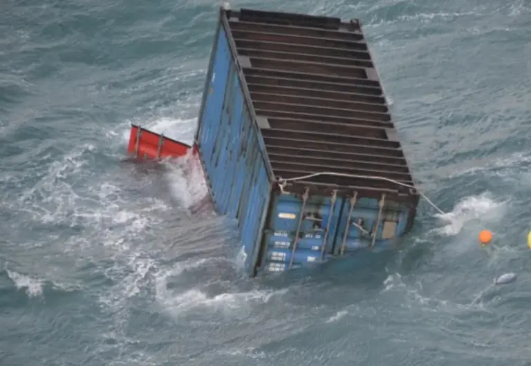85 containers fall into sea at Casablanca port, traffic temporarily ...