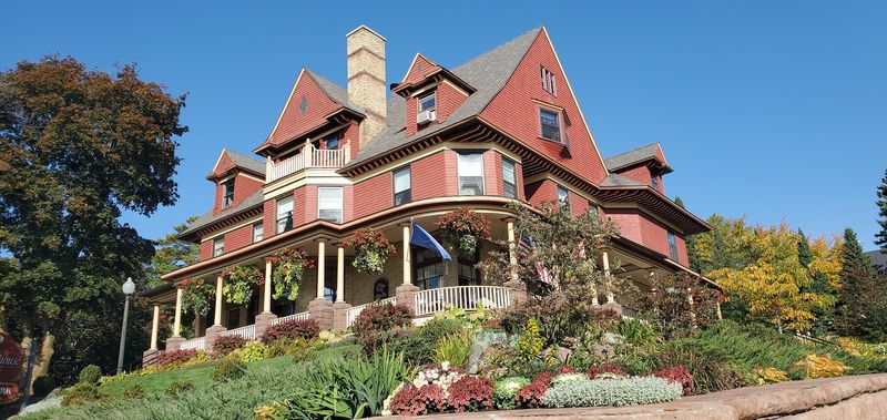 These 15 Great Lakes towns have the warmest, most welcoming vibes