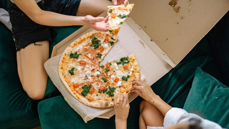 My brother's uninvited girlfriend demanded custom takeout at my pizza ...