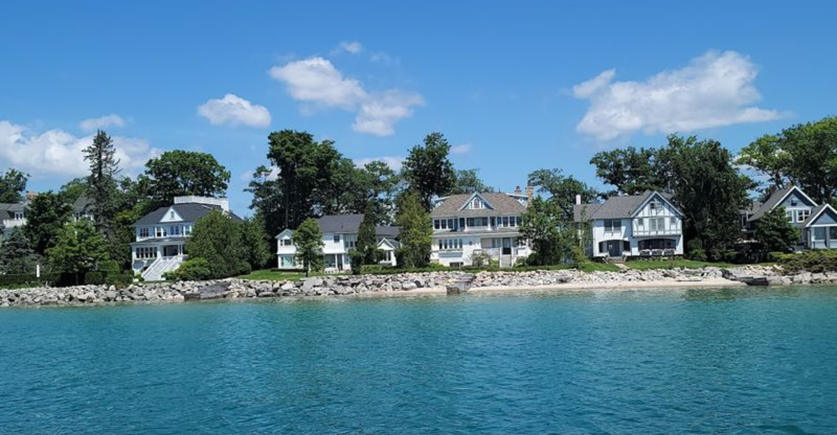 These 15 Great Lakes towns have the warmest, most welcoming vibes