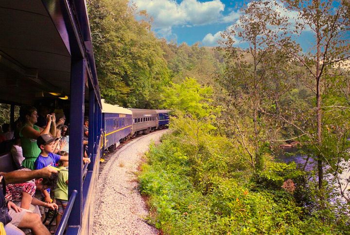 10 epic train routes across America that you'll love