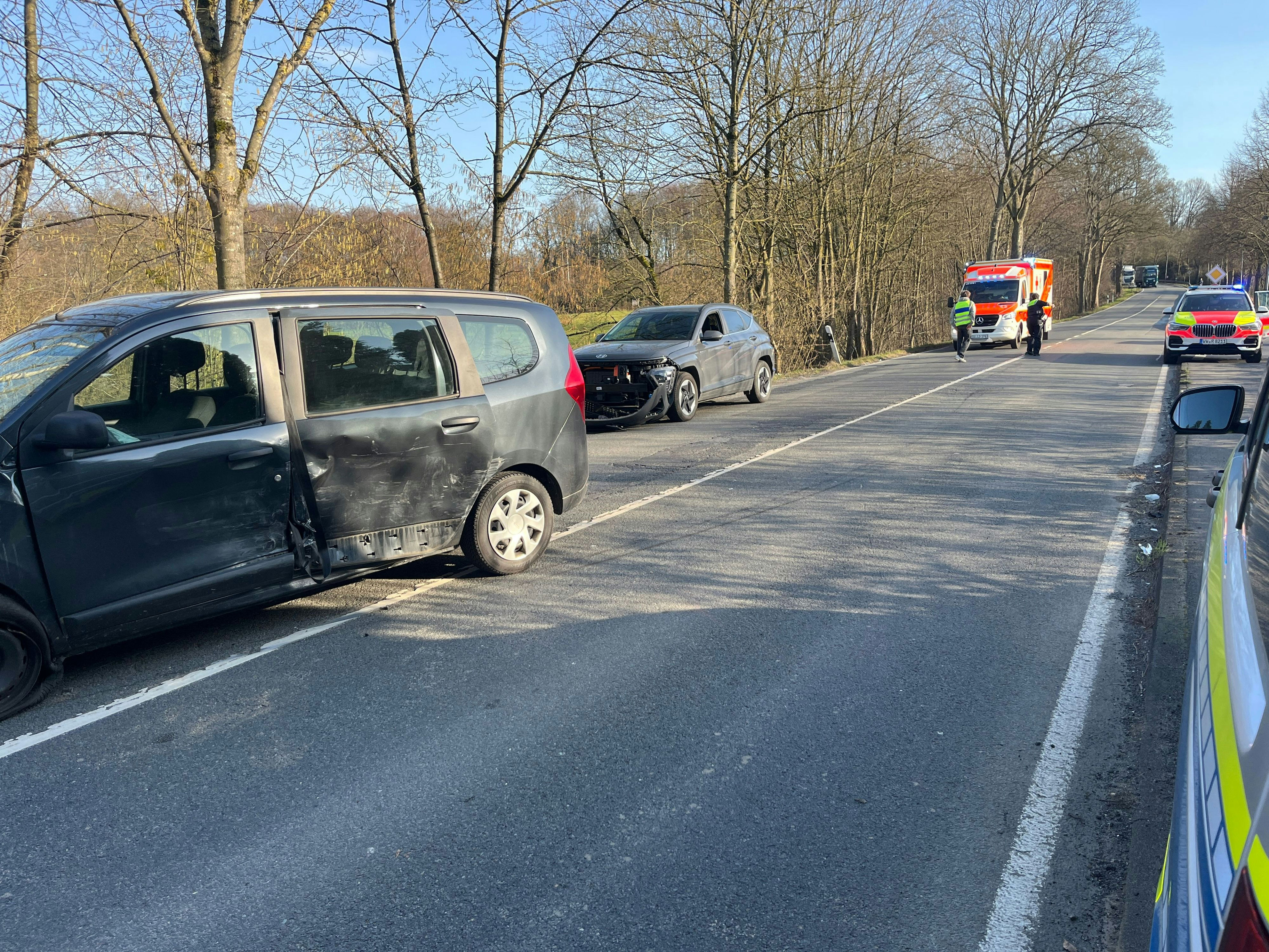 Unfall mit vier Autos: Autofahrer übersieht in Hennef die Vorfahrt ...