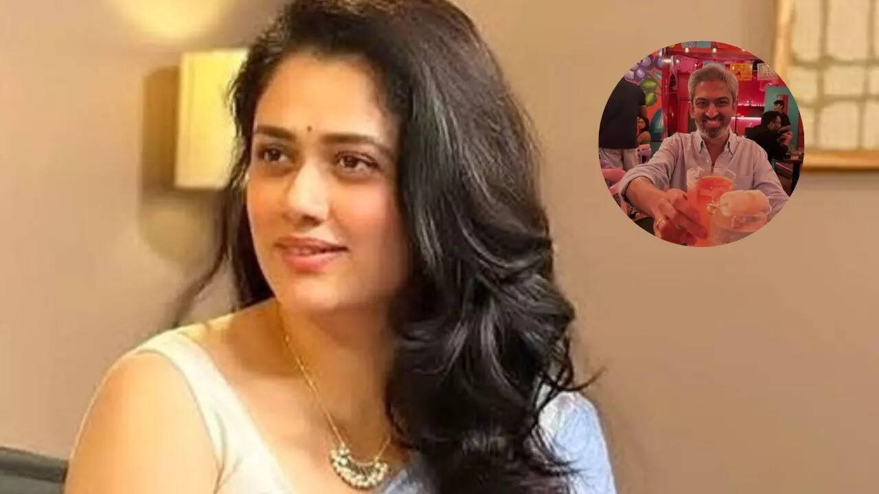 Who is 'Blue Saree' girl Girija Oak's husband Suhrud Godbole?