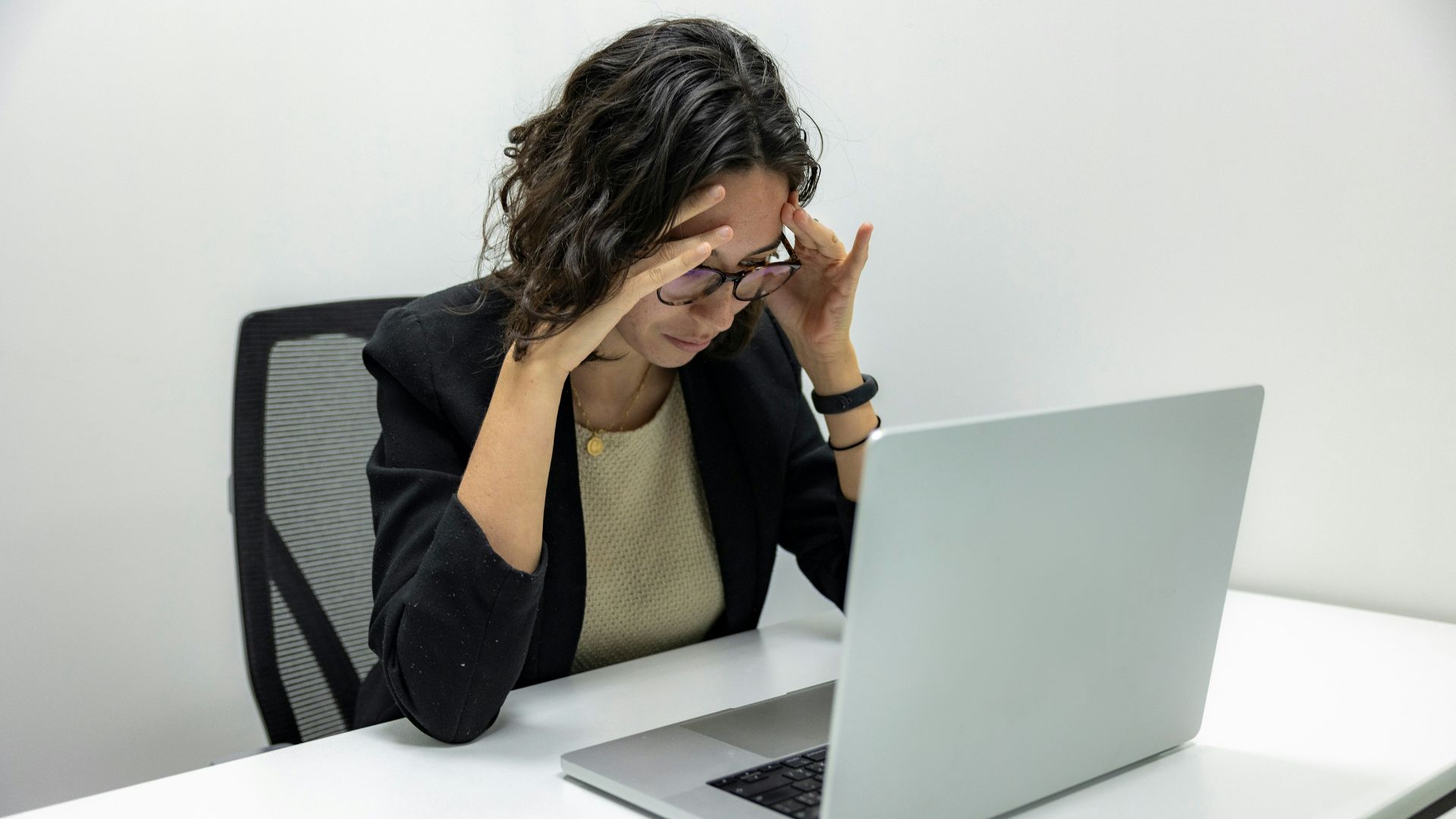 The cortisol panic: 10 things that raise it & 10 that lower it