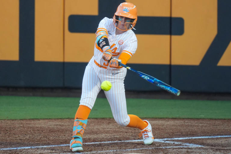 Gabby Leach blasts walk-off home run to complete Tennessee softball ...