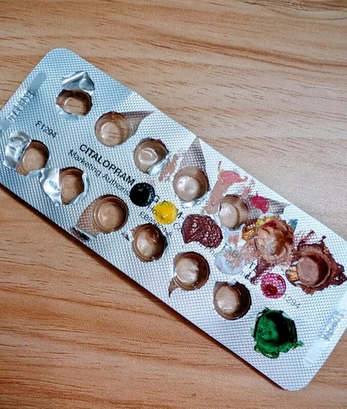 Artist shares photo of clever hack using old pill packaging: 'That's ...