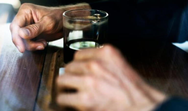 Θεσσαλονίκη: Στο νοσοκομείο ανήλικος μετά από κατανάλωση αλκοόλ