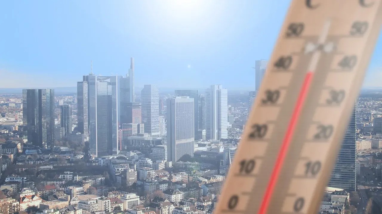 The temperature threshold that defines a hot summer in 2026