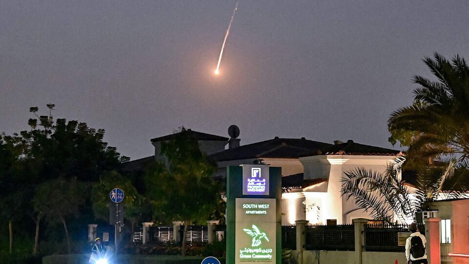 Moment when Dubai was hit by Iran and how air defense systems responded ...