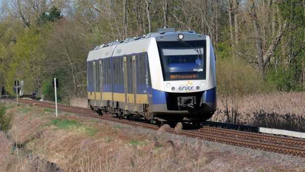 Erixx-Zug stößt bei Gifhorn mit Baum zusammen – Strecke gesperrt