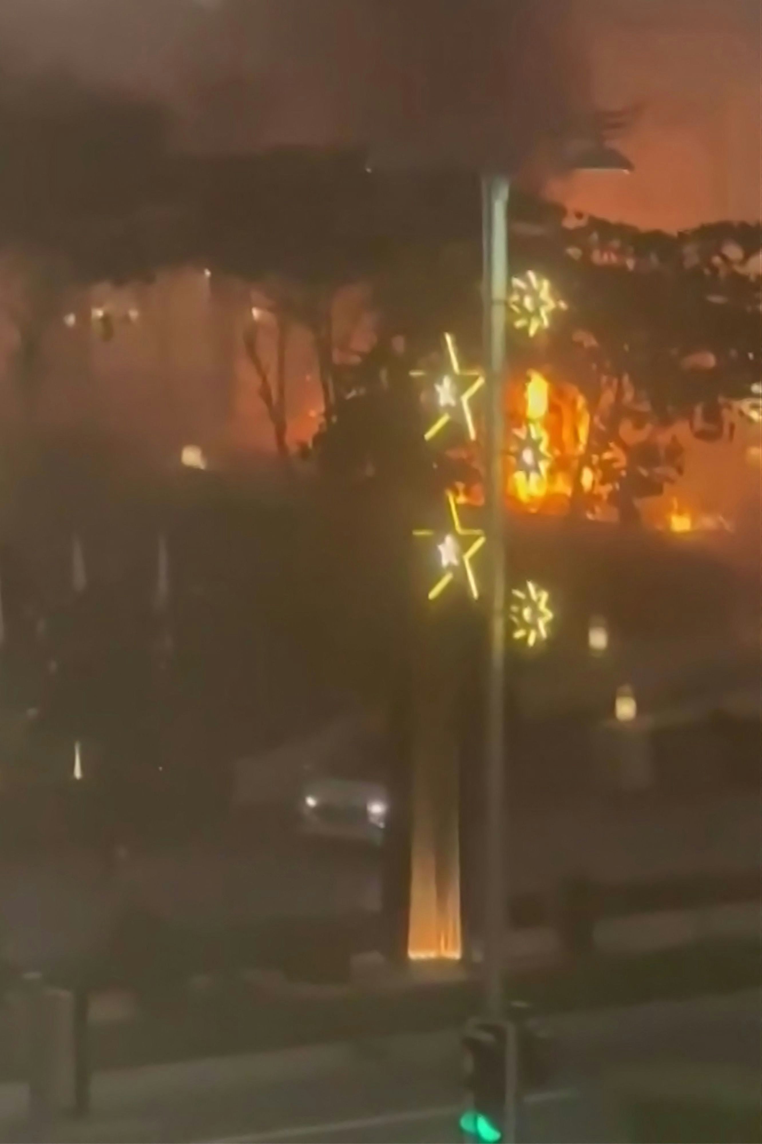 Dichter schwarzer Rauch: Explosion in Dubai – hier stehen die ...