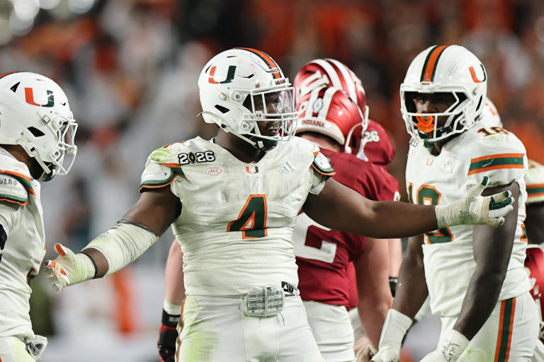 Draft guru predicts big fall for Miami DE Rueben Bain Jr.