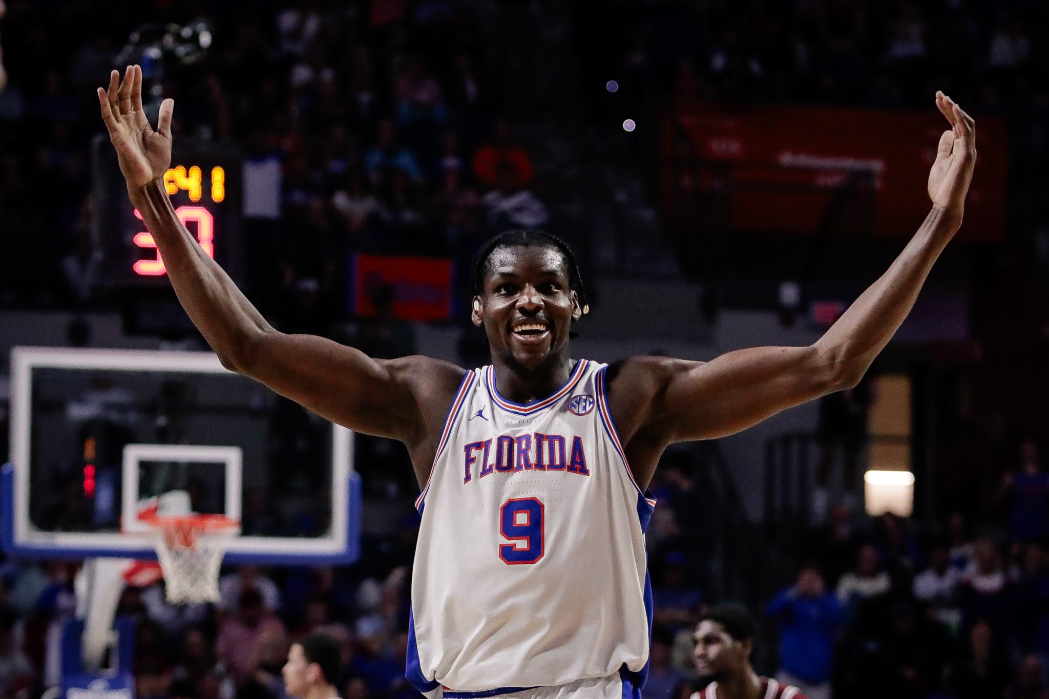 Rueben Chinyelu discusses NBA decision hanging over Florida basketball
