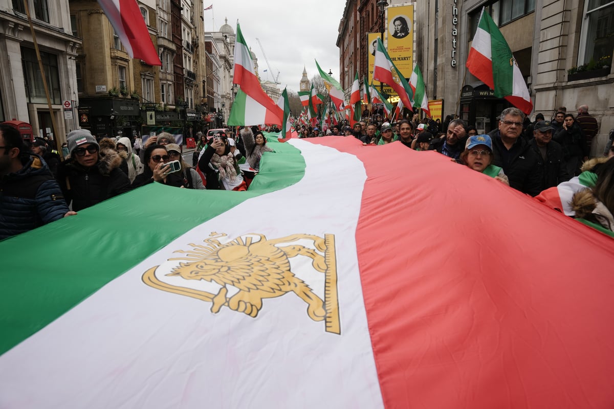 Met Police steps up patrols as US-Iran war protests planned in London