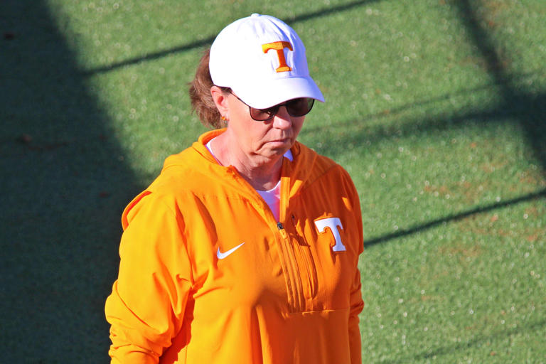 Karen Weekly discusses Karlyn Pickens leaving game with discomfort