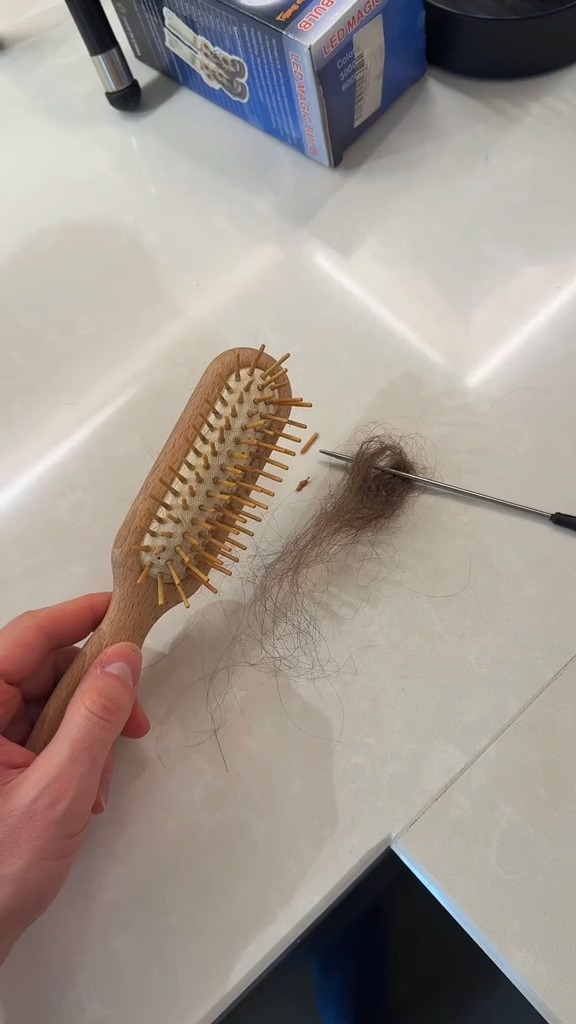 Well, it’s time to clean your hairbrushes #lifehack #lifehacks # ...