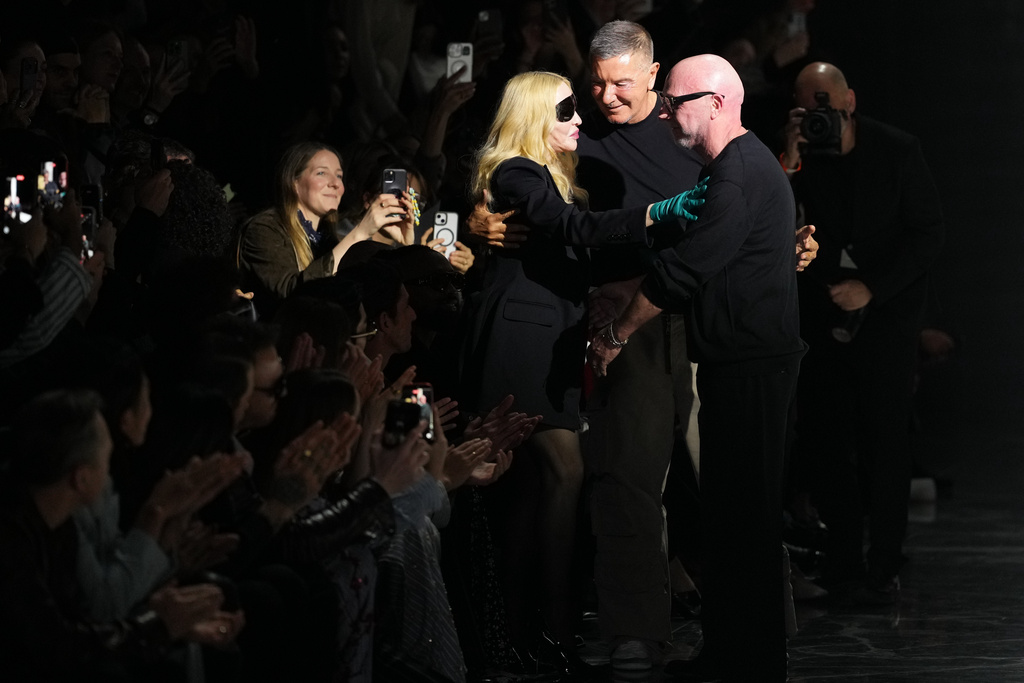Madonna steals the spotlight at Dolce & Gabbana's Milan Fashion Week ...