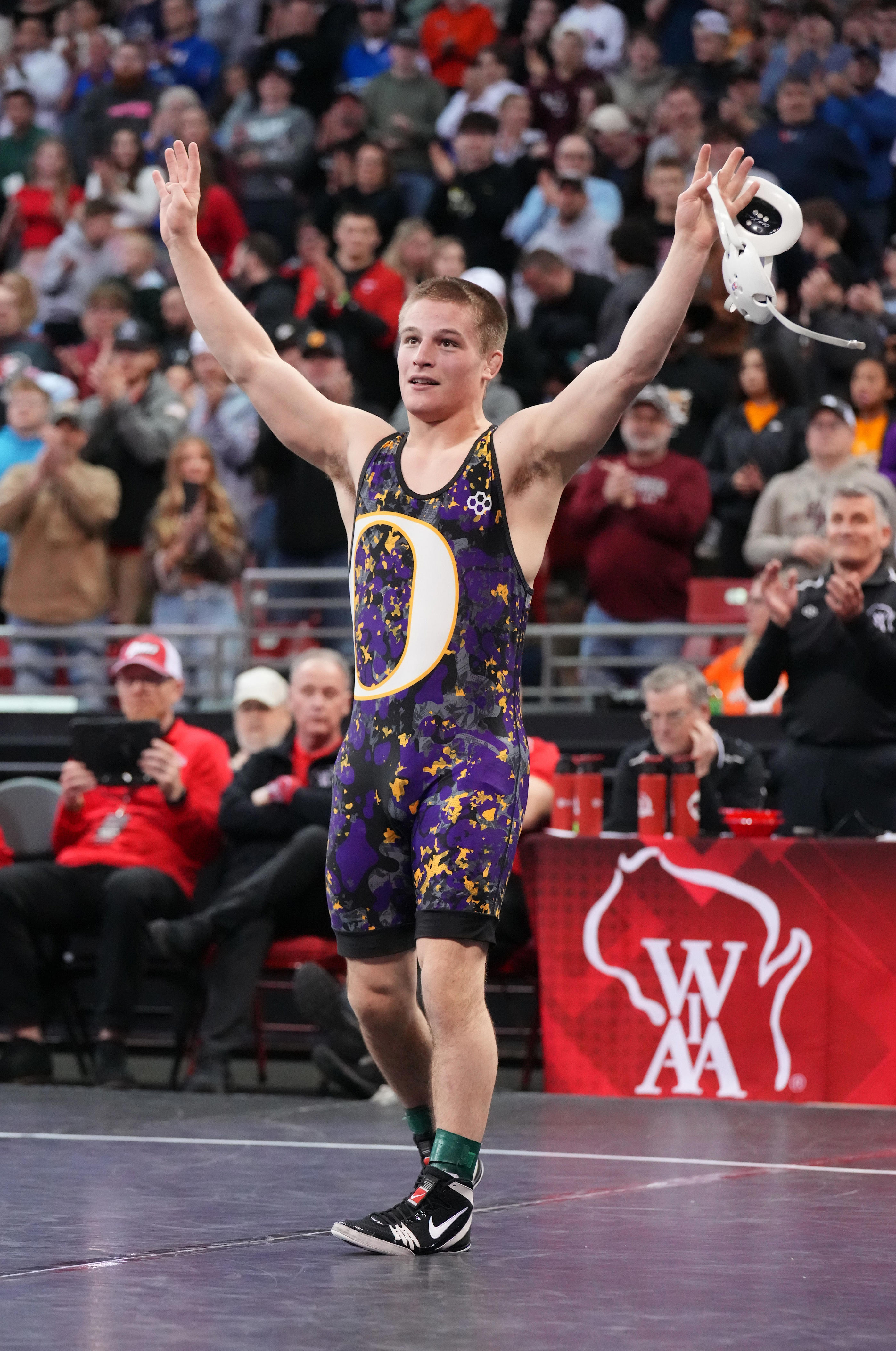 Four-time champ highlights Milwaukee-area finishes at WIAA state wrestling