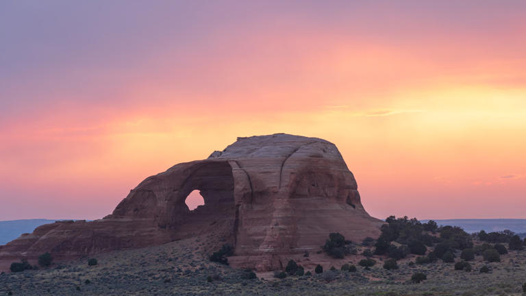 A rare lunar eclipse and blood moon will hit the US this week. Here’s ...
