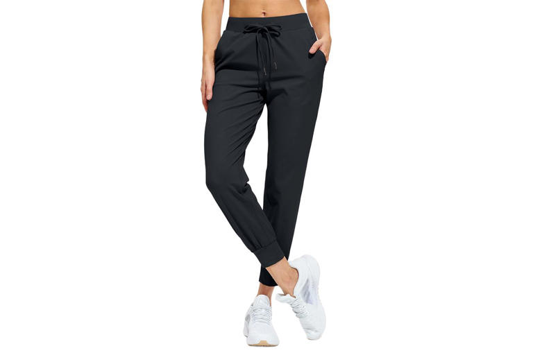 40 best wrinkle-free travel clothes from Amazon, Nordstrom, Quince and ...