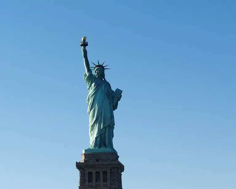 10 famous landmarks that nearly didn't get built