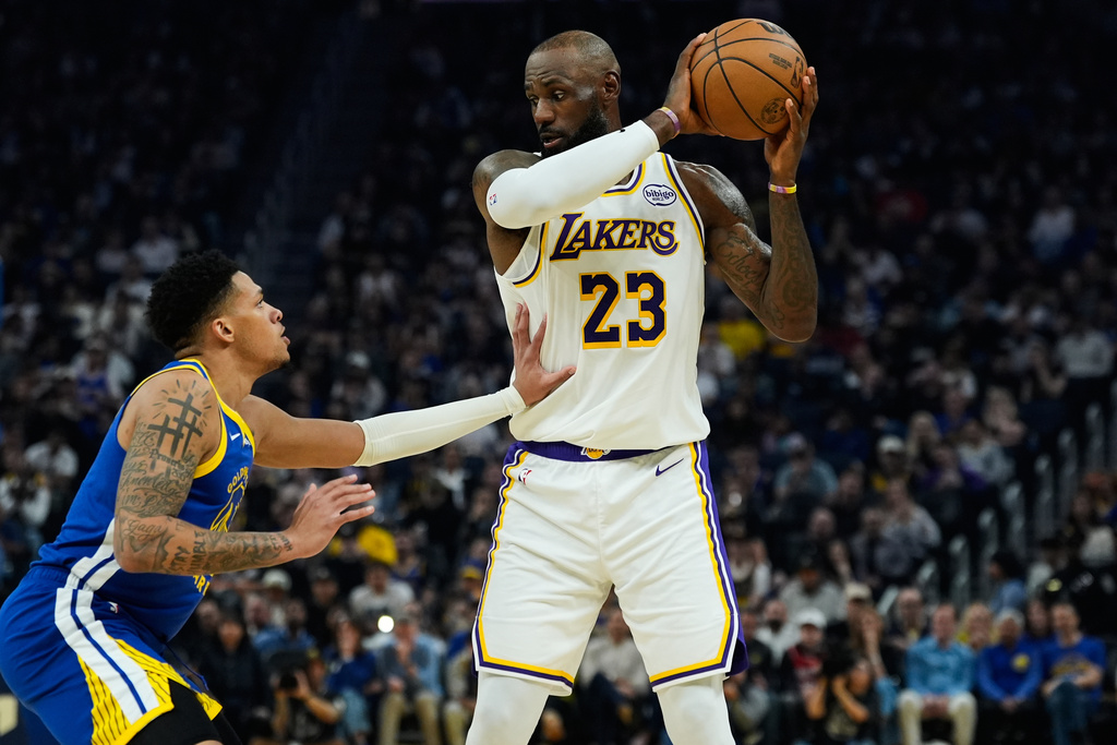 LeBron James' 11-year-old daughter Zhuri has a fun shootaround with ...