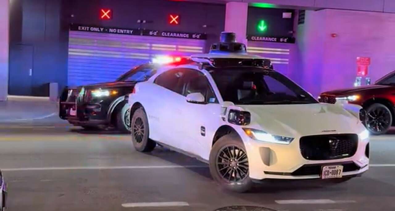 Self-driving Waymos posed major problem during Austin shooting ...