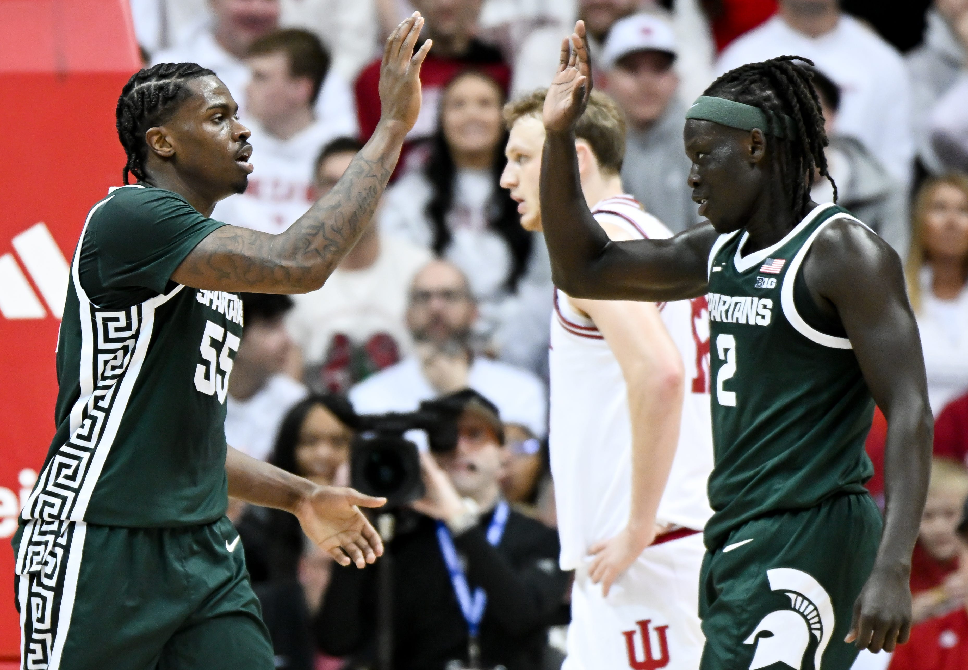 Michigan State climbs into top 10; Michigan stays put in AP Top 25