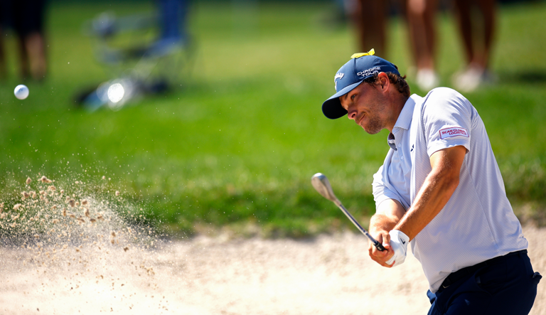 Why are players wearing yellow ribbons at the Cognizant Classic?
