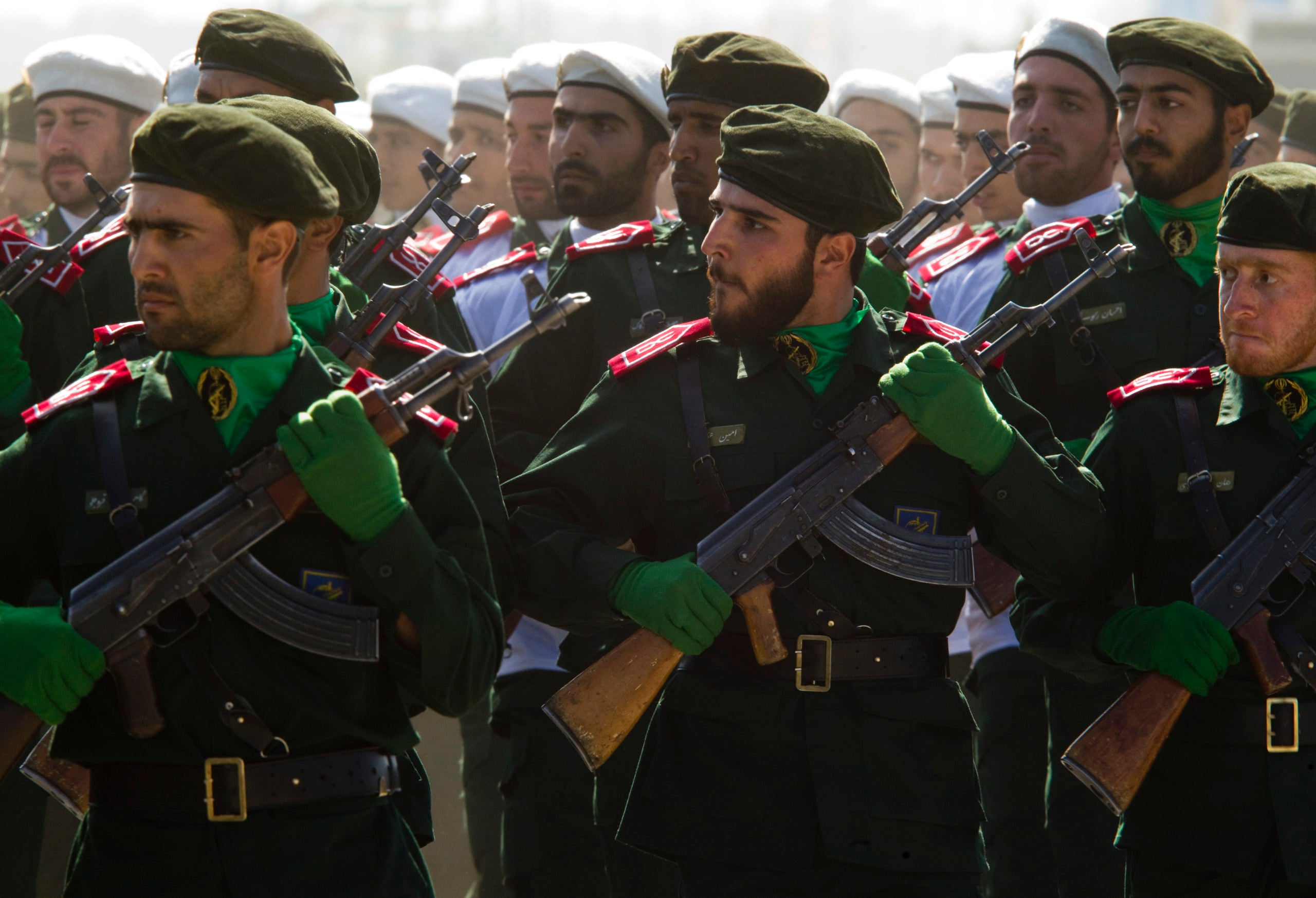 Ιράν: Οι Φρουροί της Επανάστασης στοχοποίησαν πετροχημικές ...