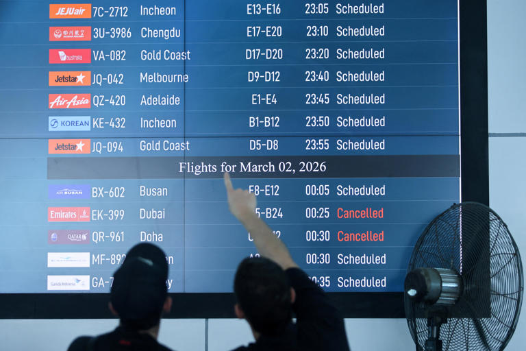 Severe weather cancels flights. How to check NYC airport flight status
