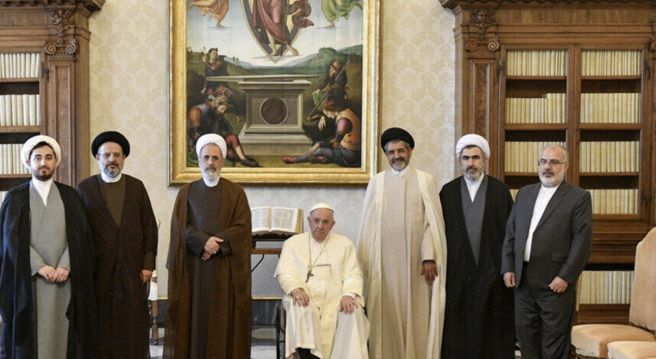 Iran, chi è l'Ayatollah Arafi che sostituisce (ad interim) Khamenei: i ...