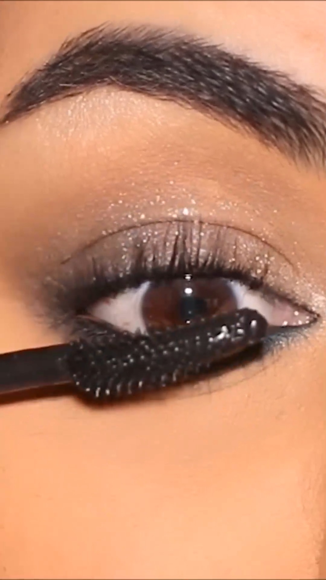 Hooded eyes? This blue trick changes everything