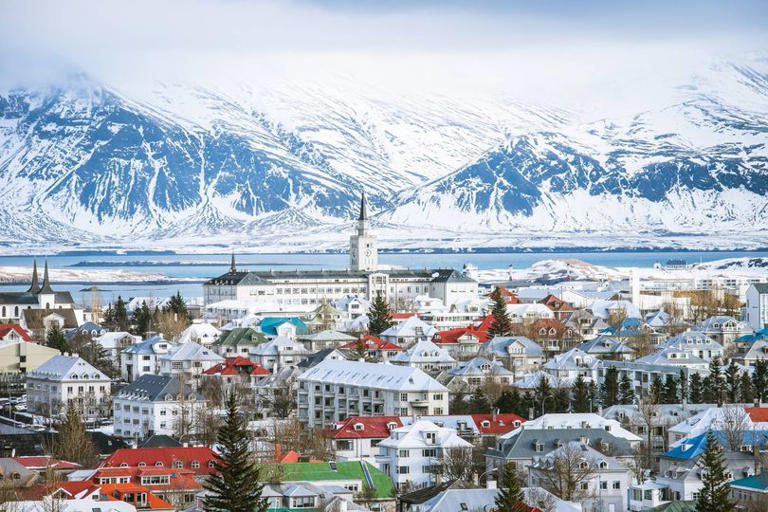 Chilling map reveals 12 safest countries to flee to if nuclear WW3 ...