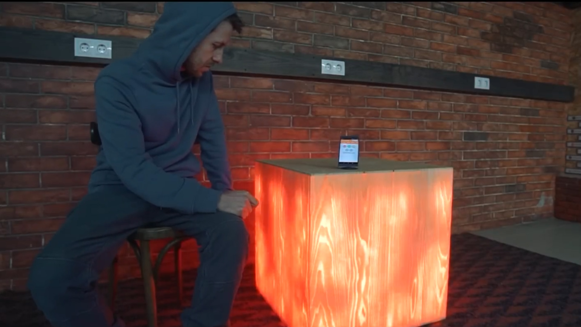 Making a transparent wood smart table at home