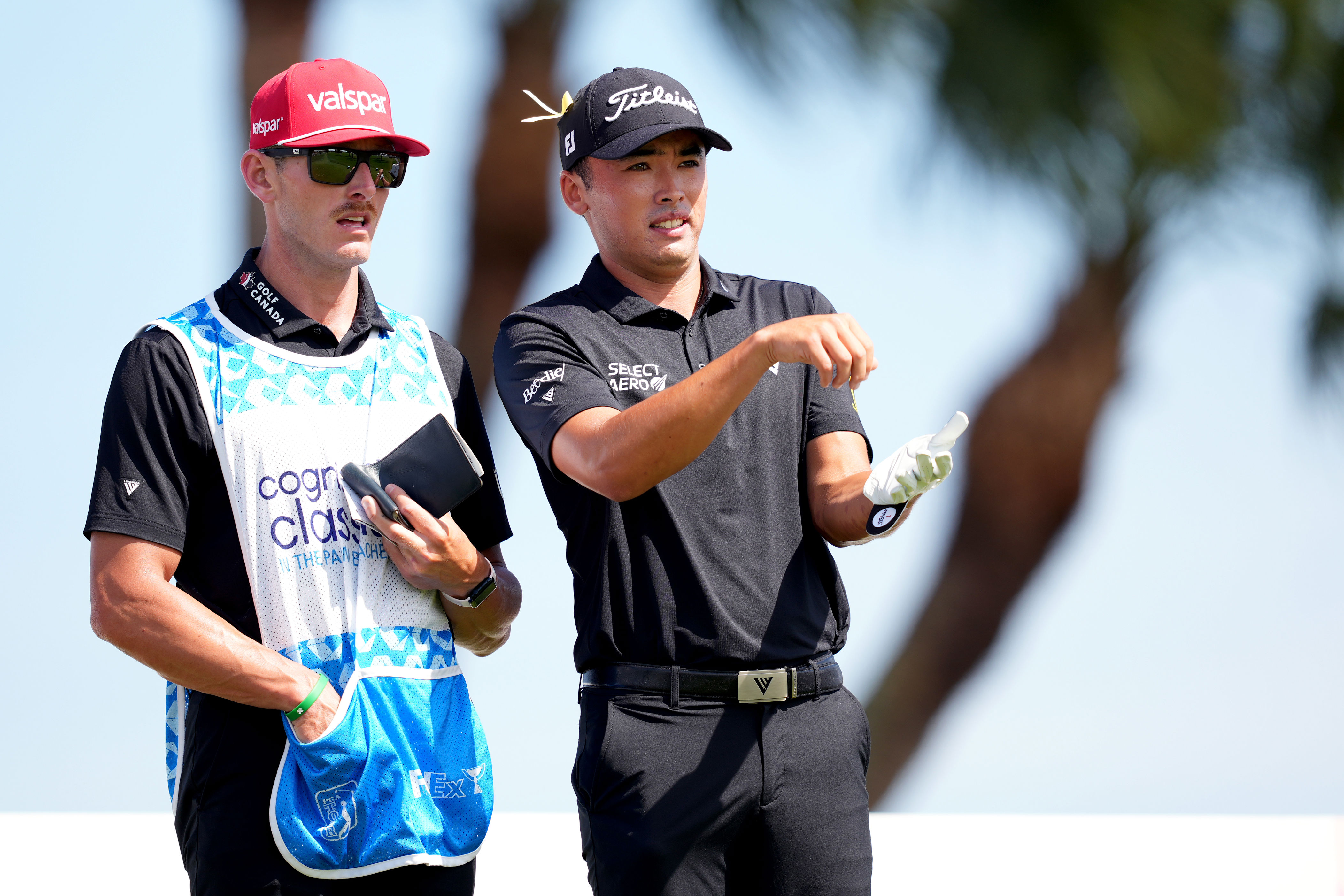Why are players wearing yellow ribbons at the Cognizant Classic?