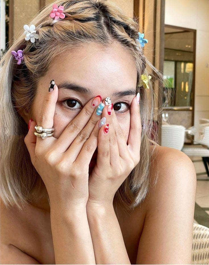 5 variasi styling rambut pendek dengan hair clip yang fresh dan chic