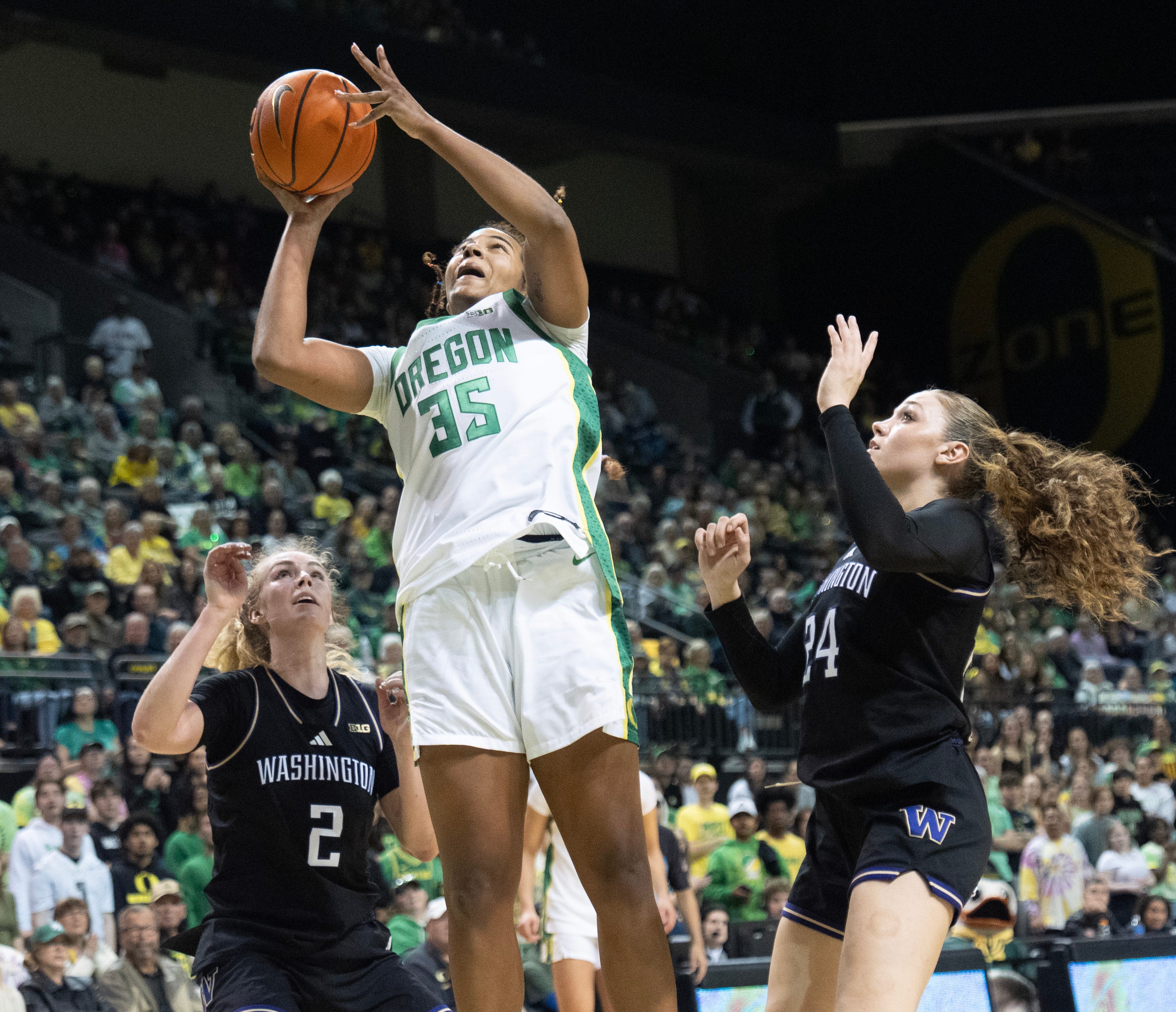 Late mistake sinks Oregon women in regular-season finale vs. Washington
