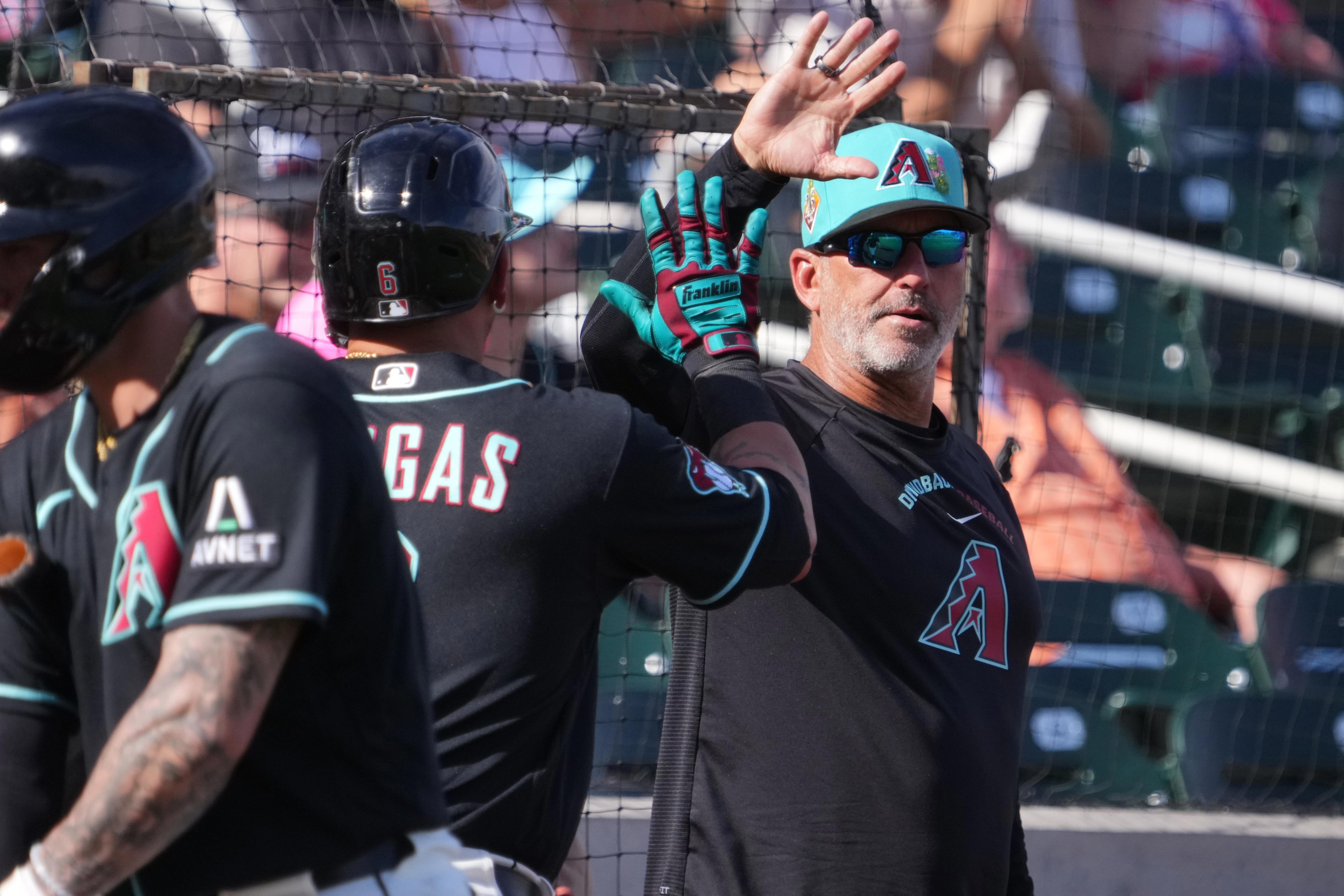 Diamondbacks' infield returns from WBC as closer decision looms