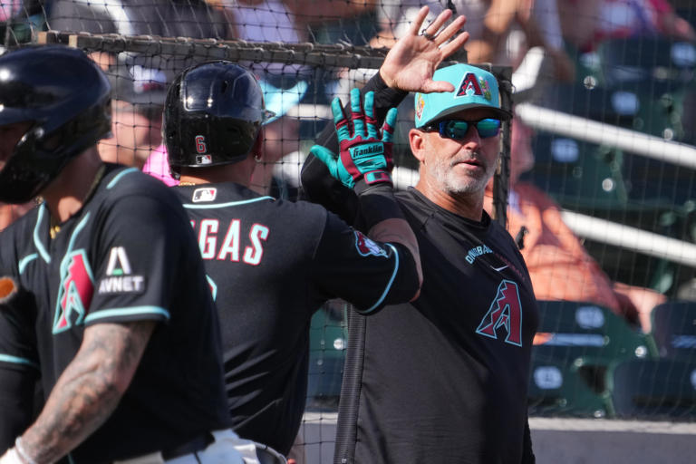 Diamondbacks' infield returns from WBC as closer decision looms