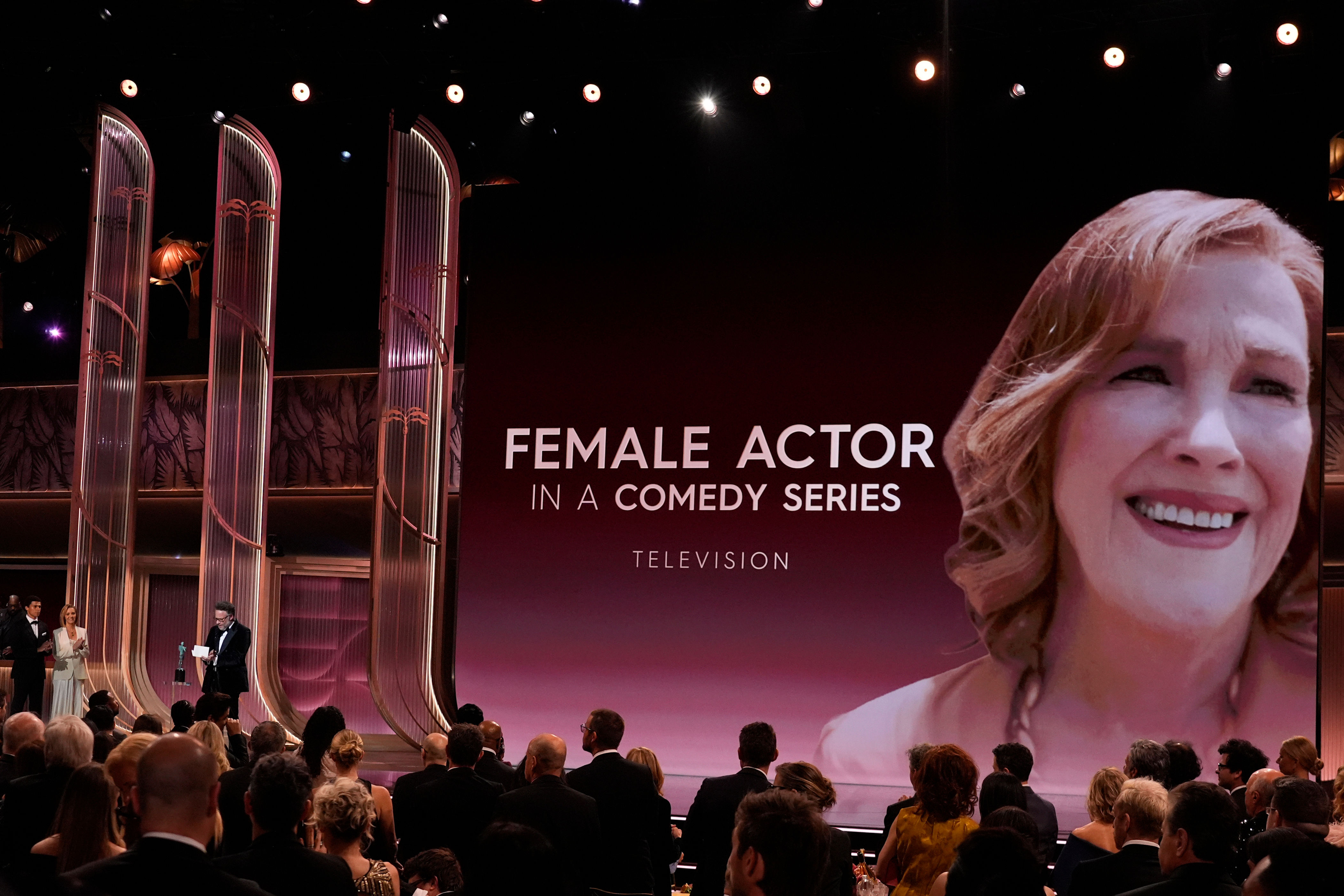 Catherine O’Hara wins posthumous SAG Actor Award as Seth Rogen gives ...