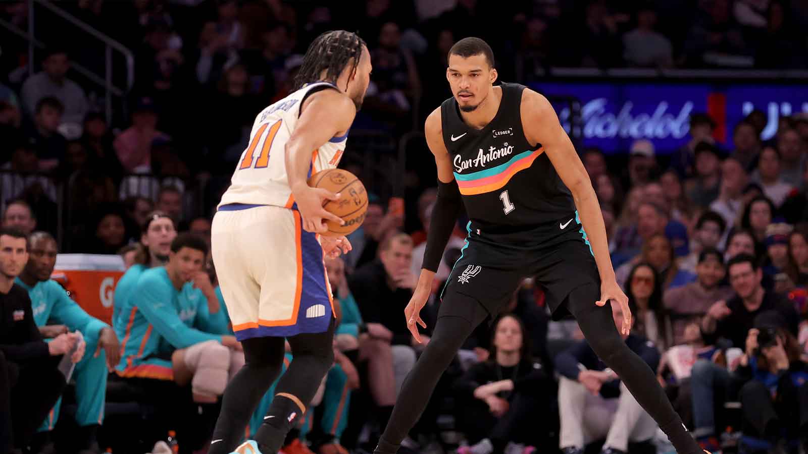 Air Corgi projects Spurs-Knicks NBA Finals after perfectly nailing ...