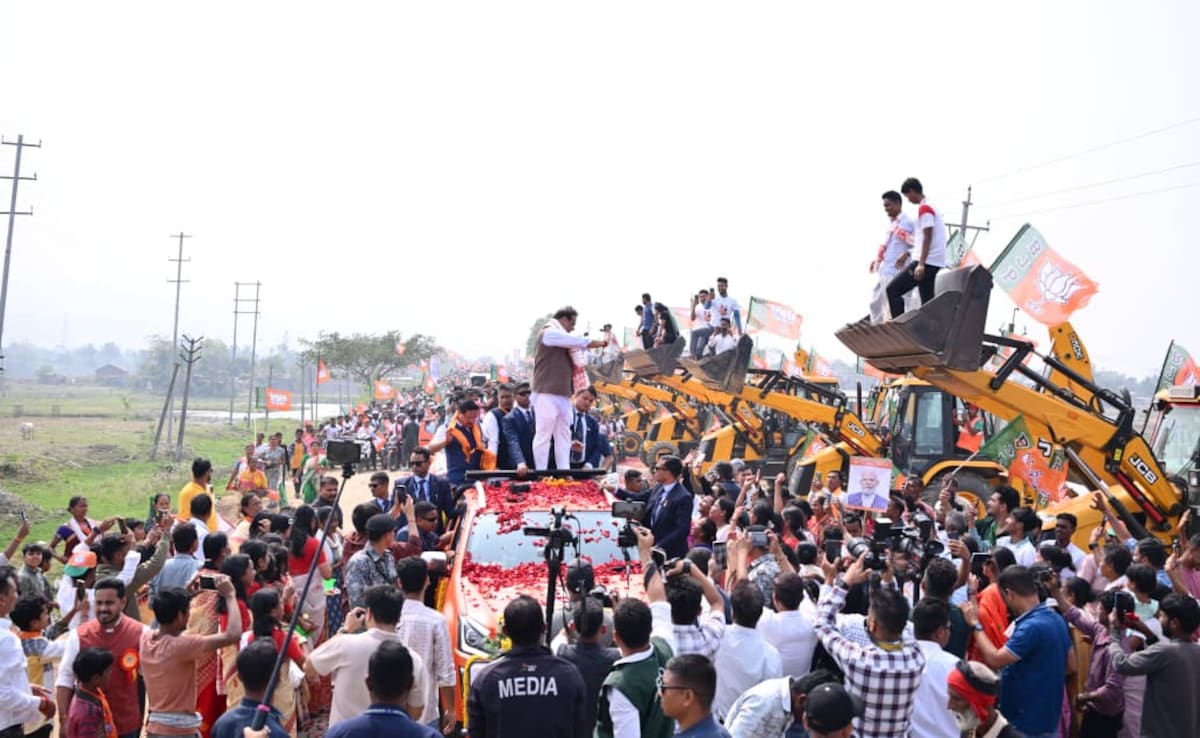 On day 2 of yatra, Himanta Biswa Sarma gets 'bulldozer salute'