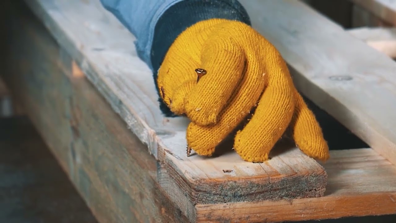 Making a comfortable sofa from wooden pallets