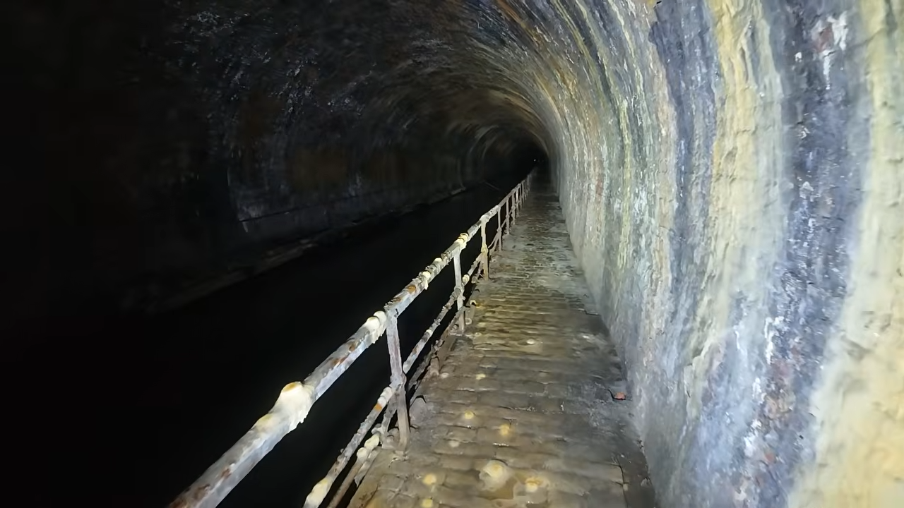 „Das sieht aus wie ein Körper“, die Formationen im Tunnel sind nicht normal