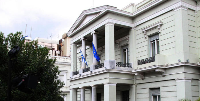 Αυτοί που τιμούν το αξίωμά τους και οι άλλοι