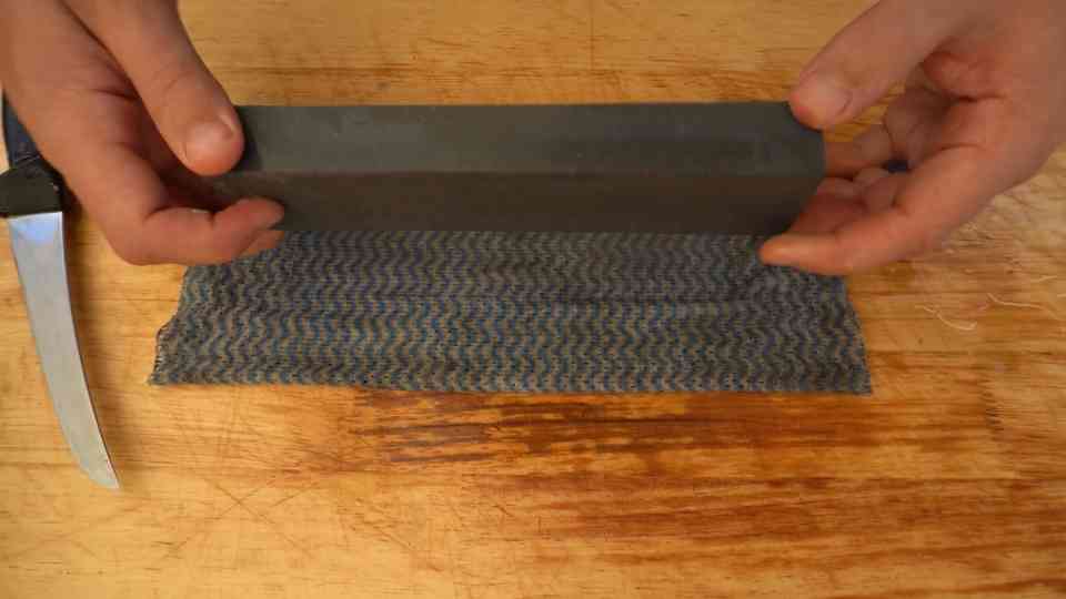 How to sharpen a knife using a sharpening stone for beginners