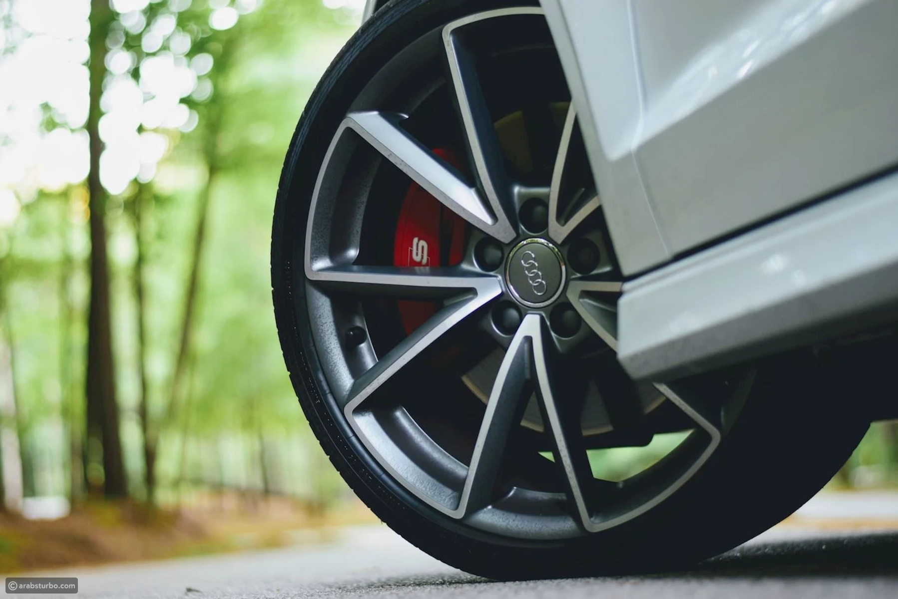 Is your vehicle showing signs of poor wheel alignment?