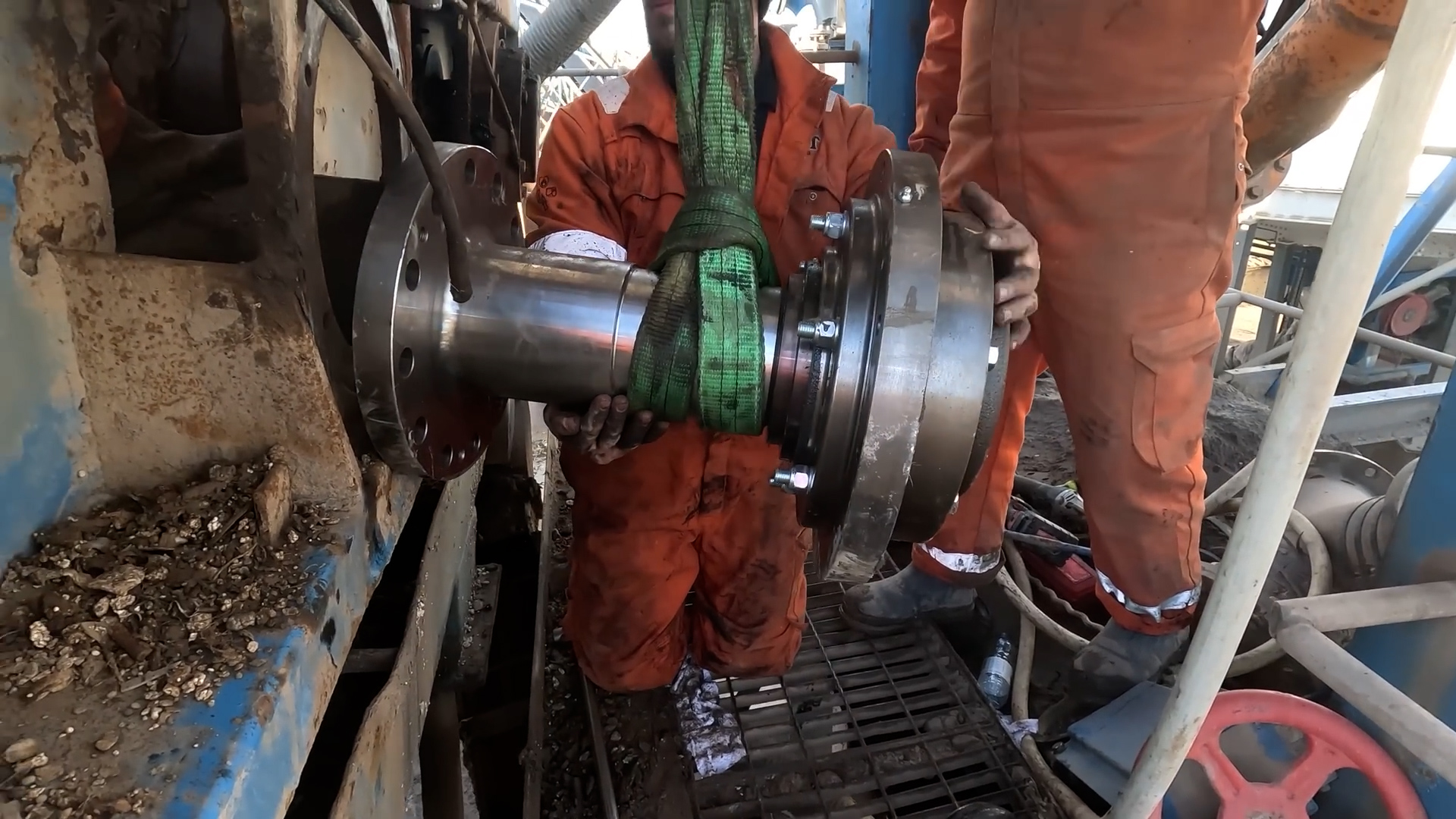 Heavy component handling for urgent machinery repairs