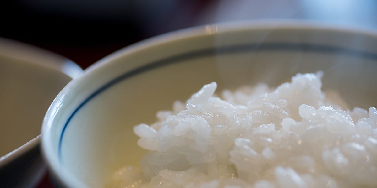 Il miglior modo di cucinare il riso bianco, secondo lo chef: "Non basta ...